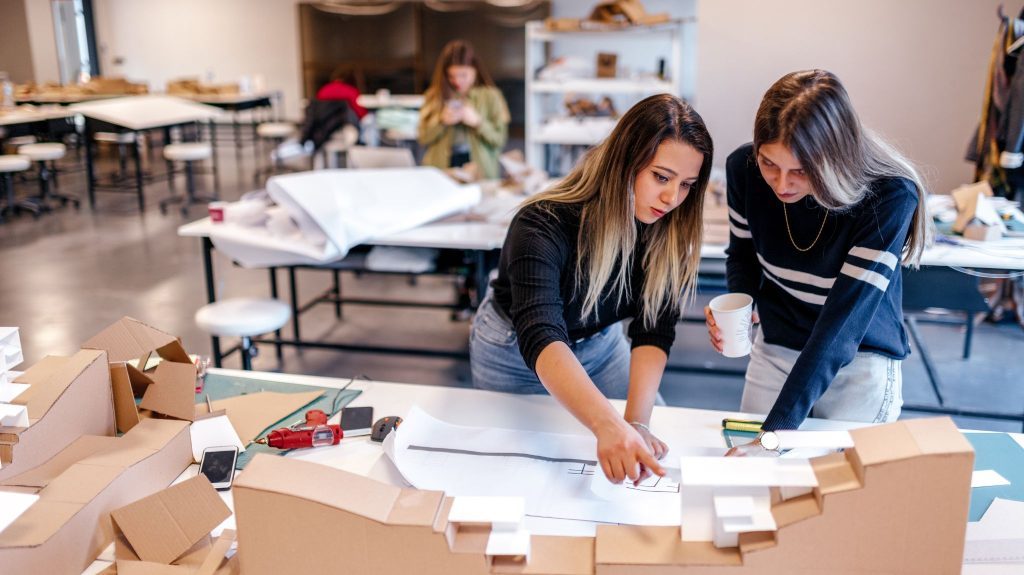 Befristeter versus unbefristeter Arbeitsvertrag – Unterschiede, Vor ...